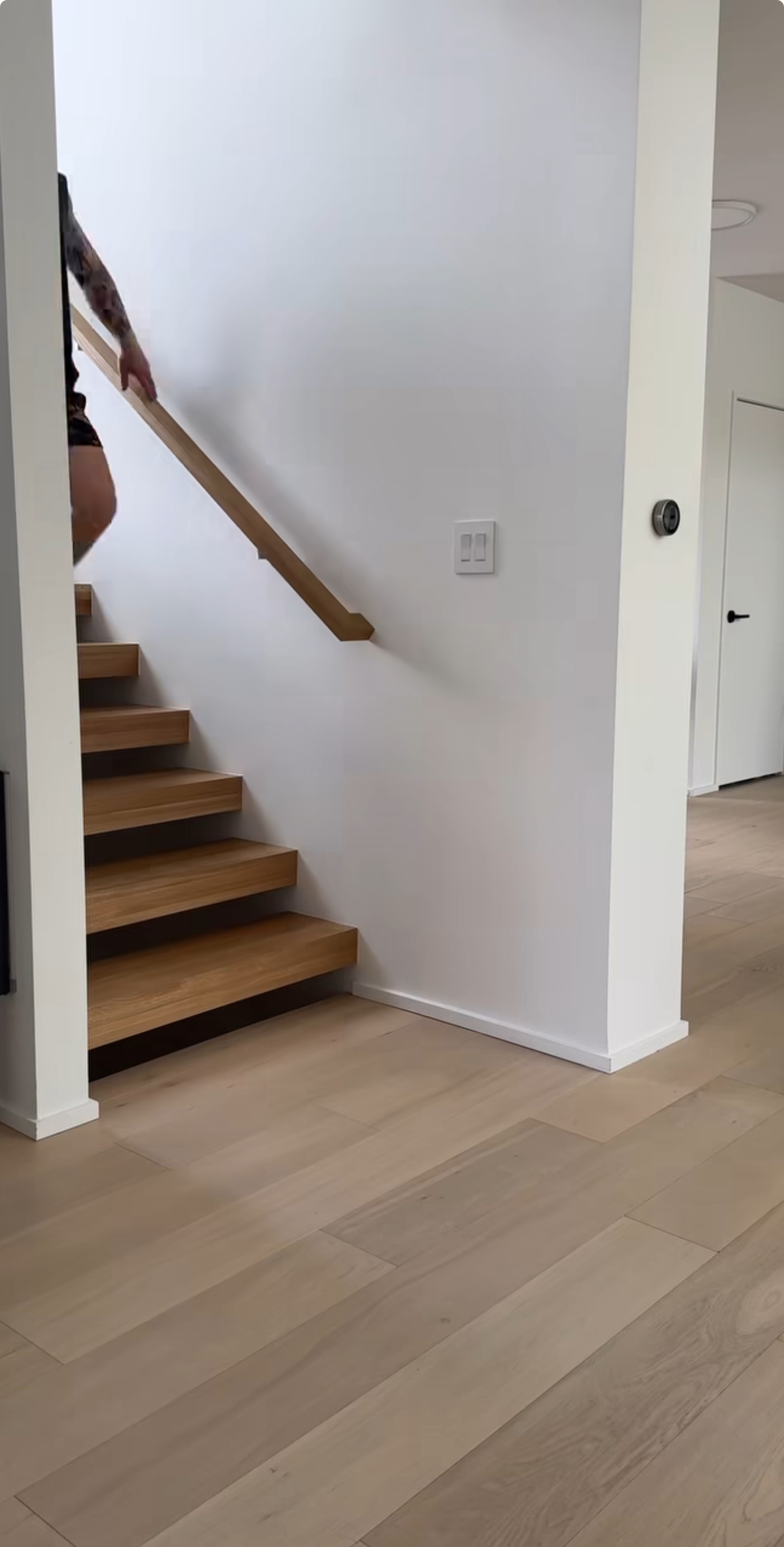 31 Closed Staircase Ideas - Transform Your Space with Chic Designs ...