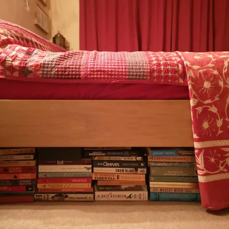 Enliven Your Space: 29 Red Bedroom Ideas for Passionate Decor ...