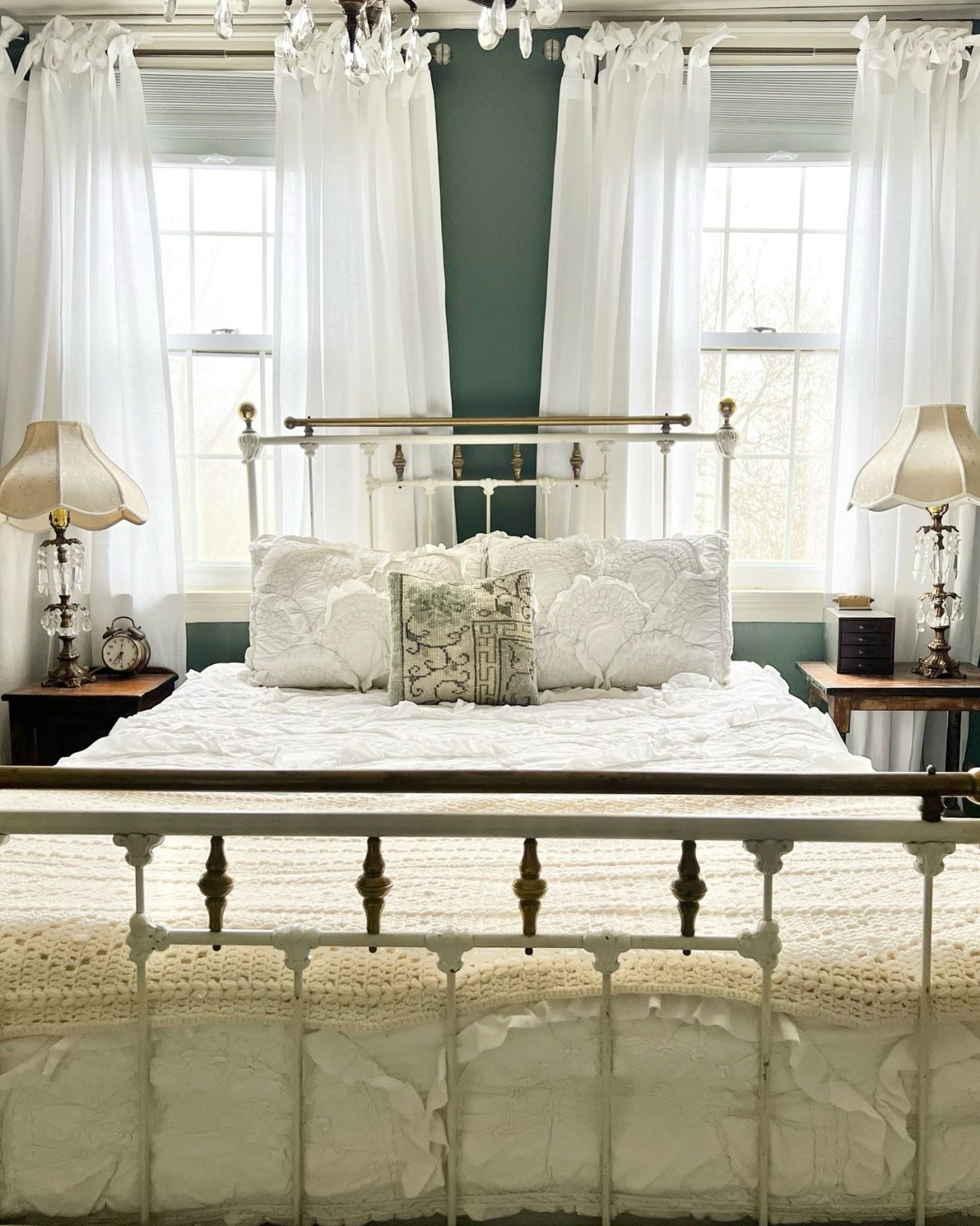 32 Vintage Bedroom Ideas for Charming Retro-Inspired Spaces ...