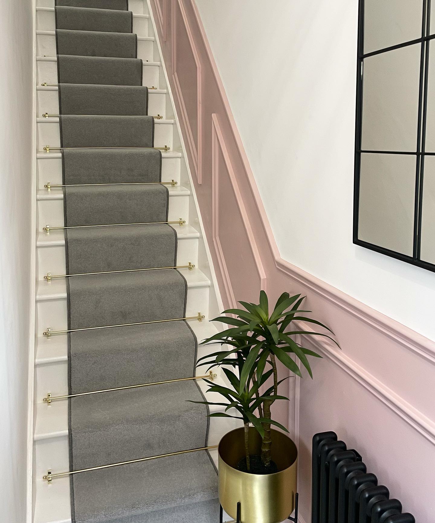 36 Closed Staircase Ideas - Transform Your Space with Chic Designs ...