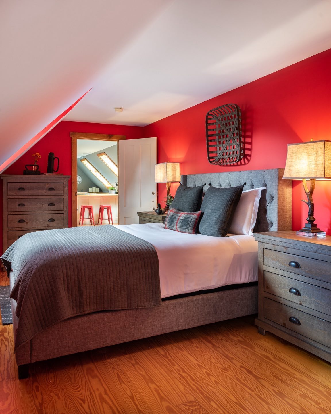 Enliven Your Space: 29 Red Bedroom Ideas for Passionate Decor ...