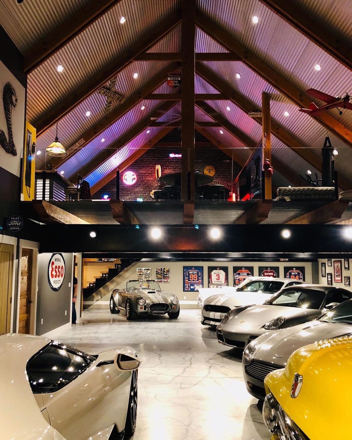 33 Garage Man Cave Ideas for Ultimate Comfort & Style | Transform Your ...