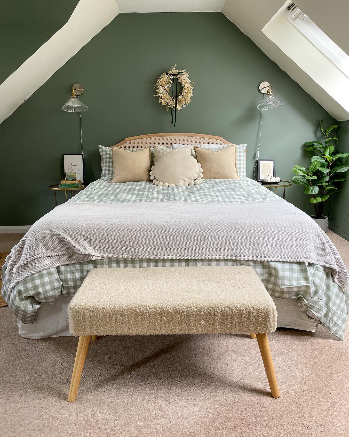 29 Green Bedroom Ideas: Transform Your Space with Verdant Hues - placeideal.com