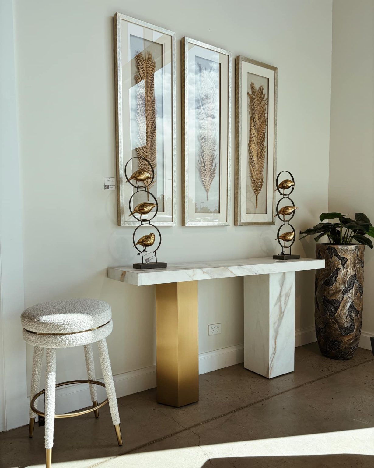 26 Stylish Console Table Ideas for Entryways and Living Rooms ...
