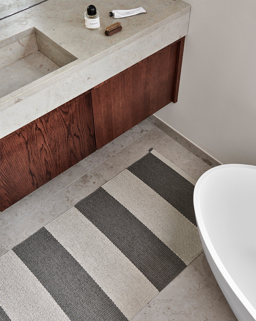 28 Bathroom Rug Ideas to Elevate Your Space with Style and Comfort ...