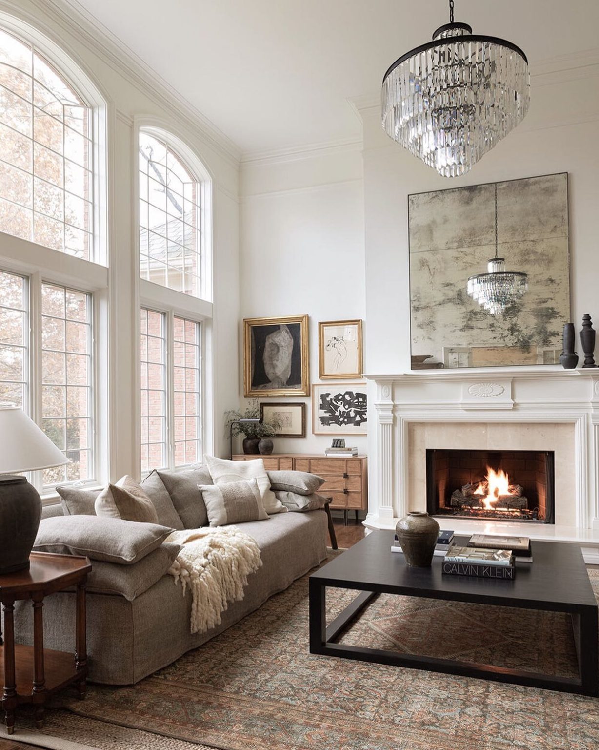 32 Decorating Ideas for High Ceilings: Transform Your Living Room with ...