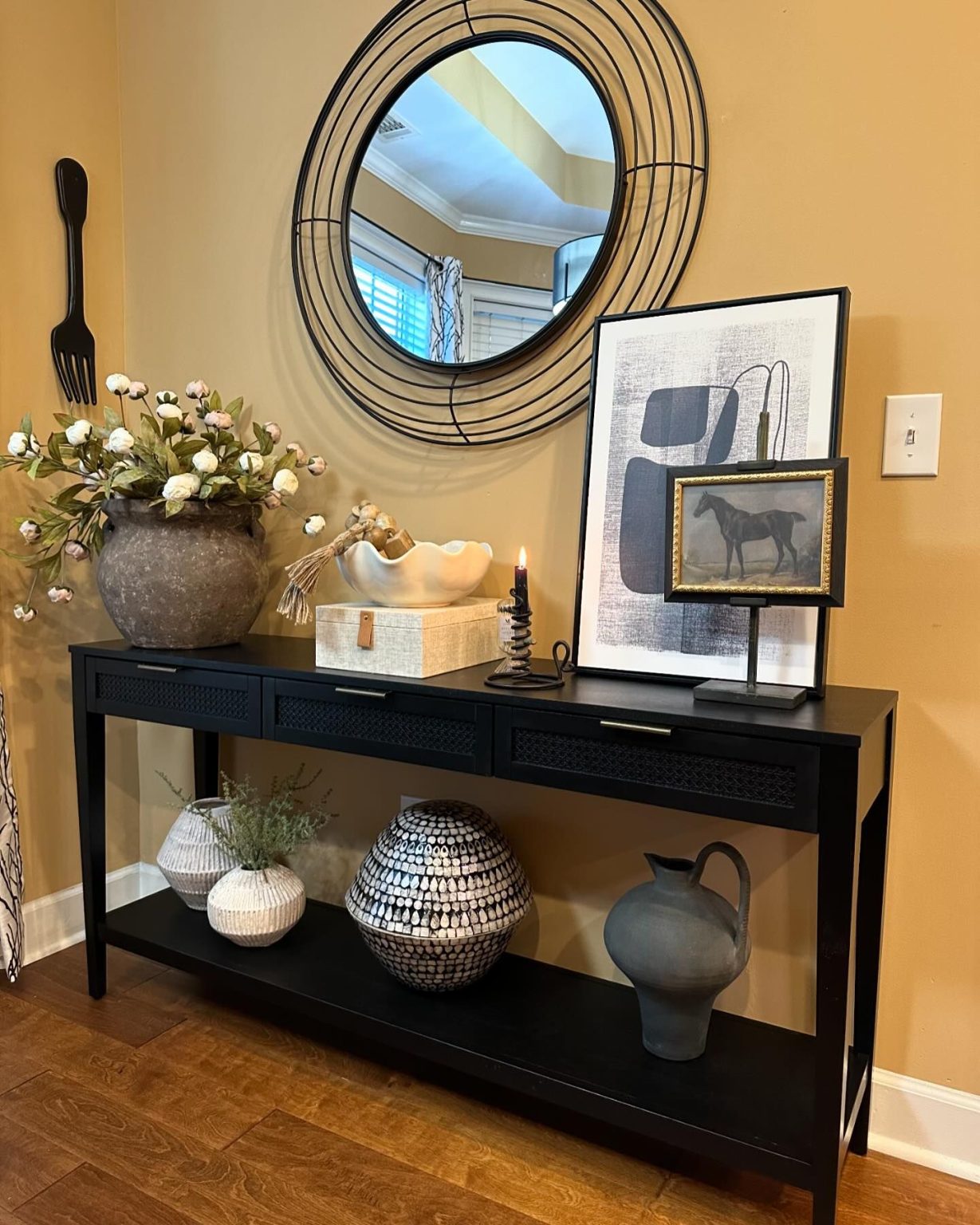 26 Stylish Console Table Ideas for Entryways and Living Rooms ...