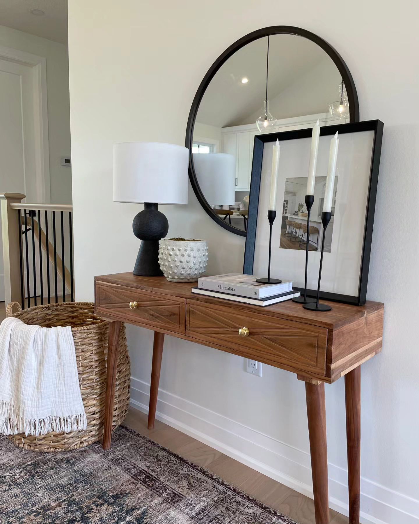 26 Stylish Console Table Ideas for Entryways and Living Rooms ...
