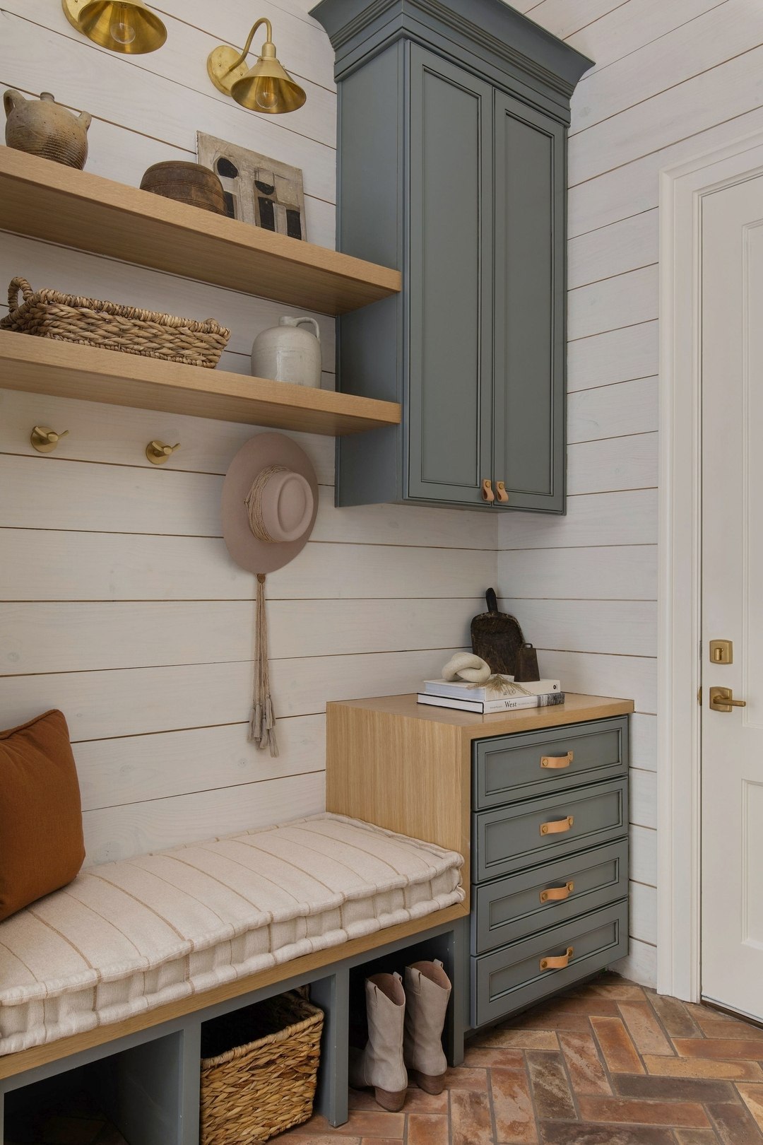 37 Mudroom Ideas - Enhance Your Home with Practical and Stylish Designs ...