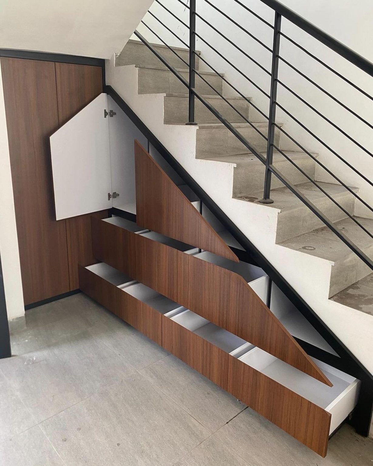 26 Storage Ideas Under the Stairs: Maximize Your Home's Efficiency ...
