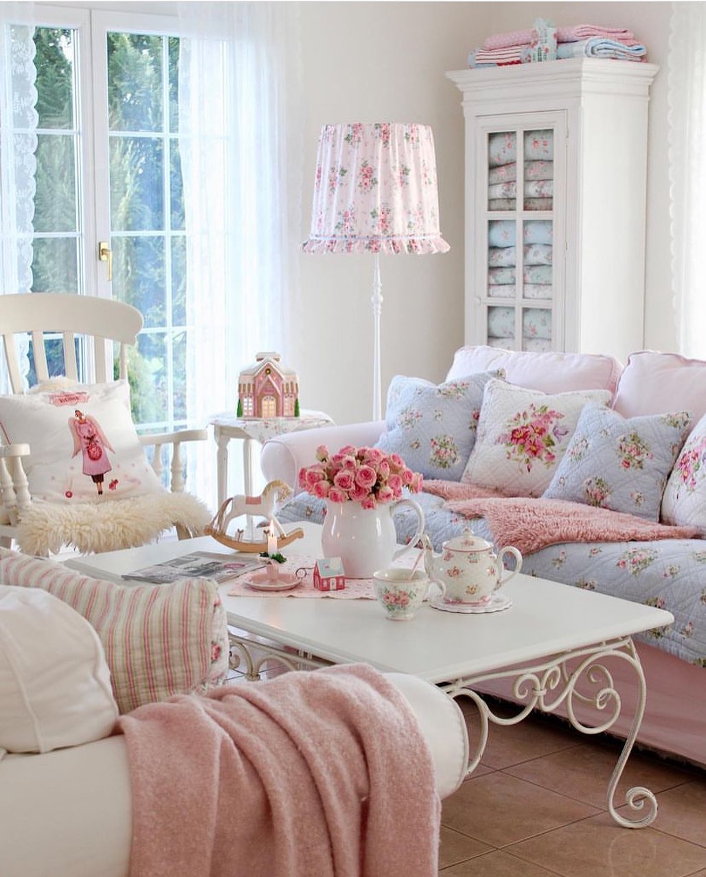 27 Shabby Chic Living Room Ideas to Transform Your Home - placeideal.com