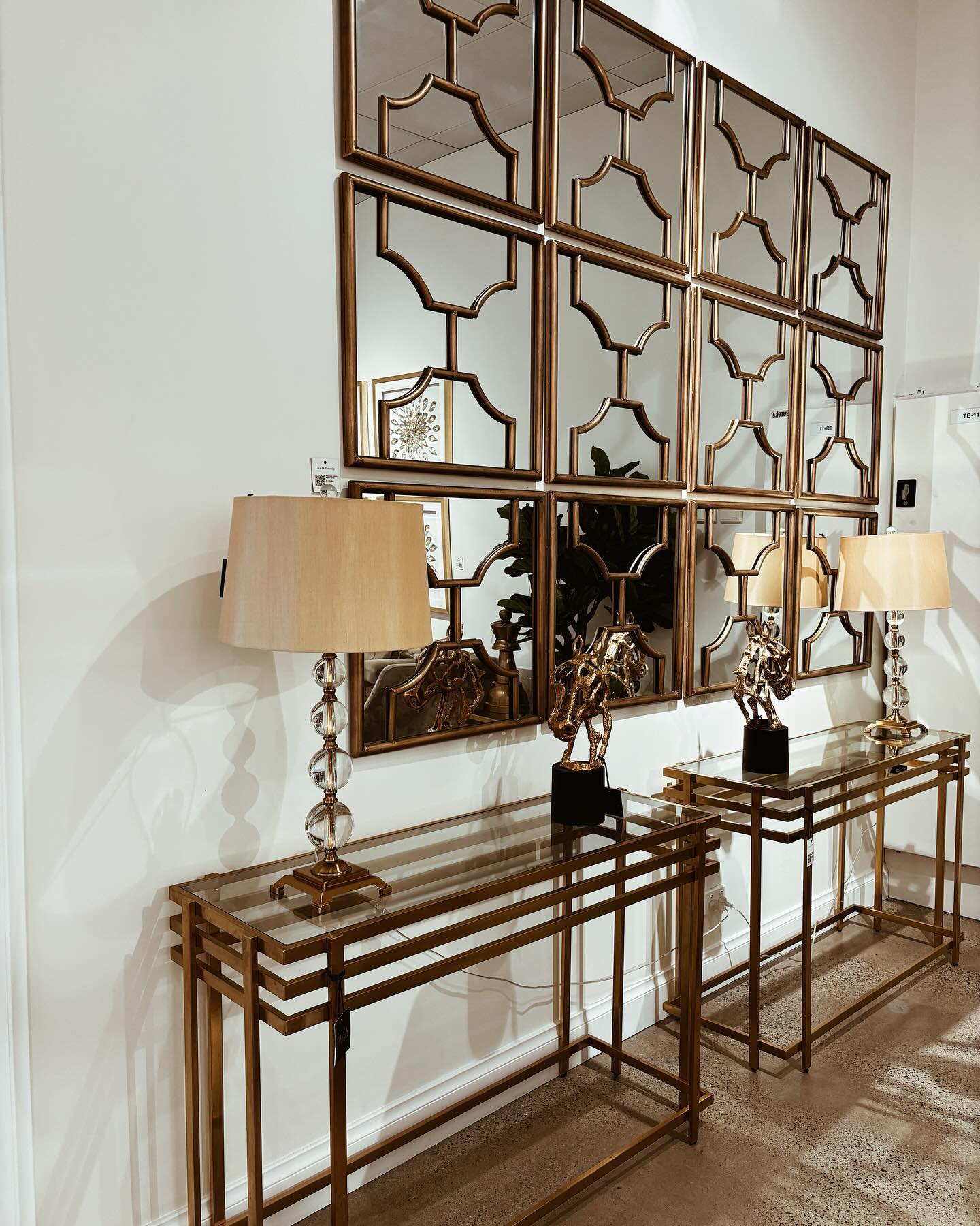 26 Stylish Console Table Ideas for Entryways and Living Rooms ...