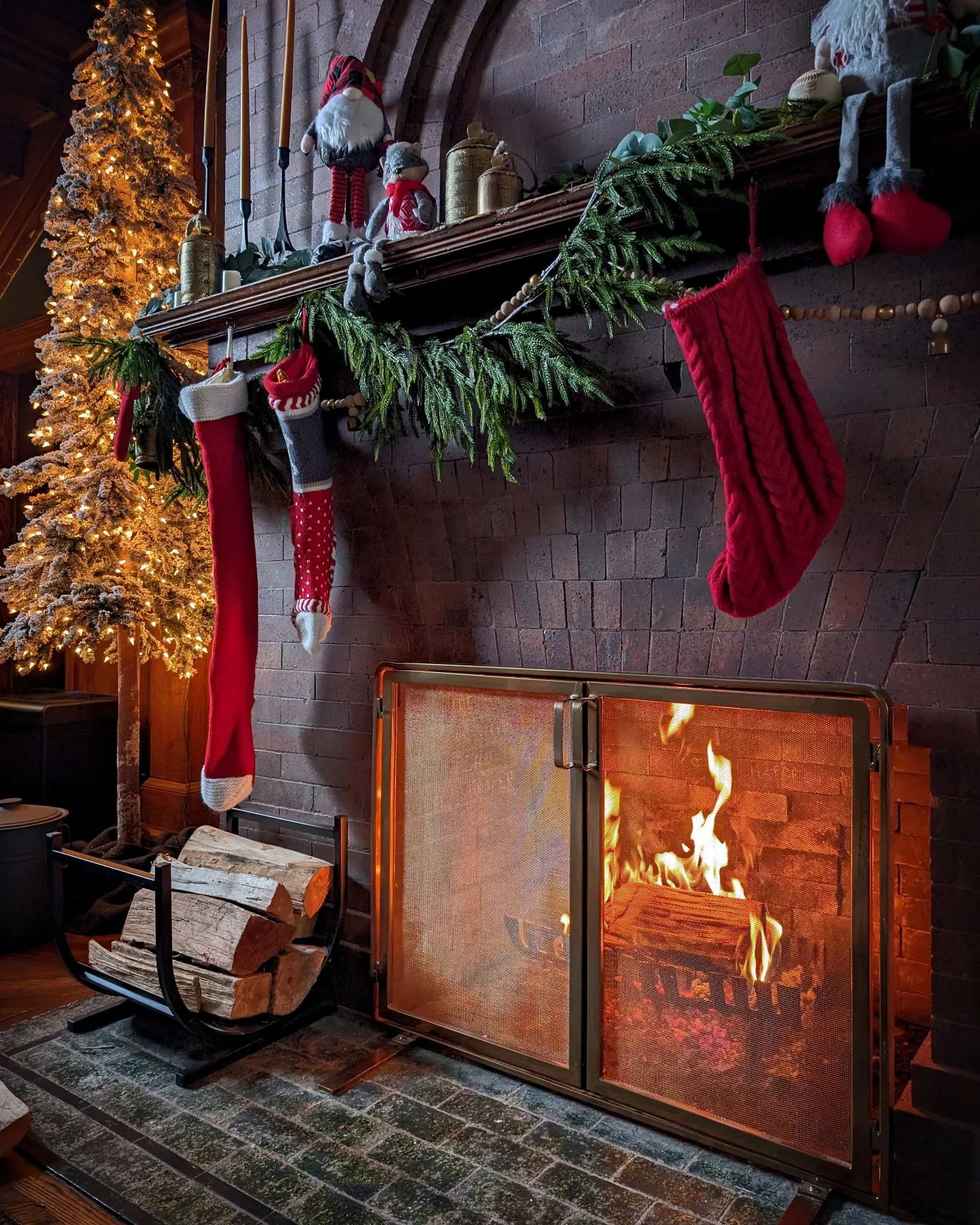 25 Fireplace Screen Ideas to Enhance Your Home's Warmth and Style ...