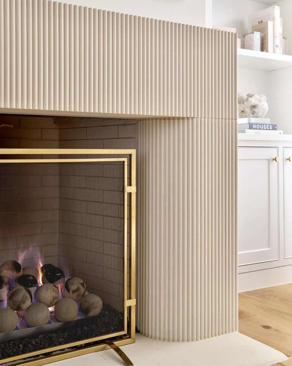 25 Fireplace Screen Ideas to Enhance Your Home's Warmth and Style ...