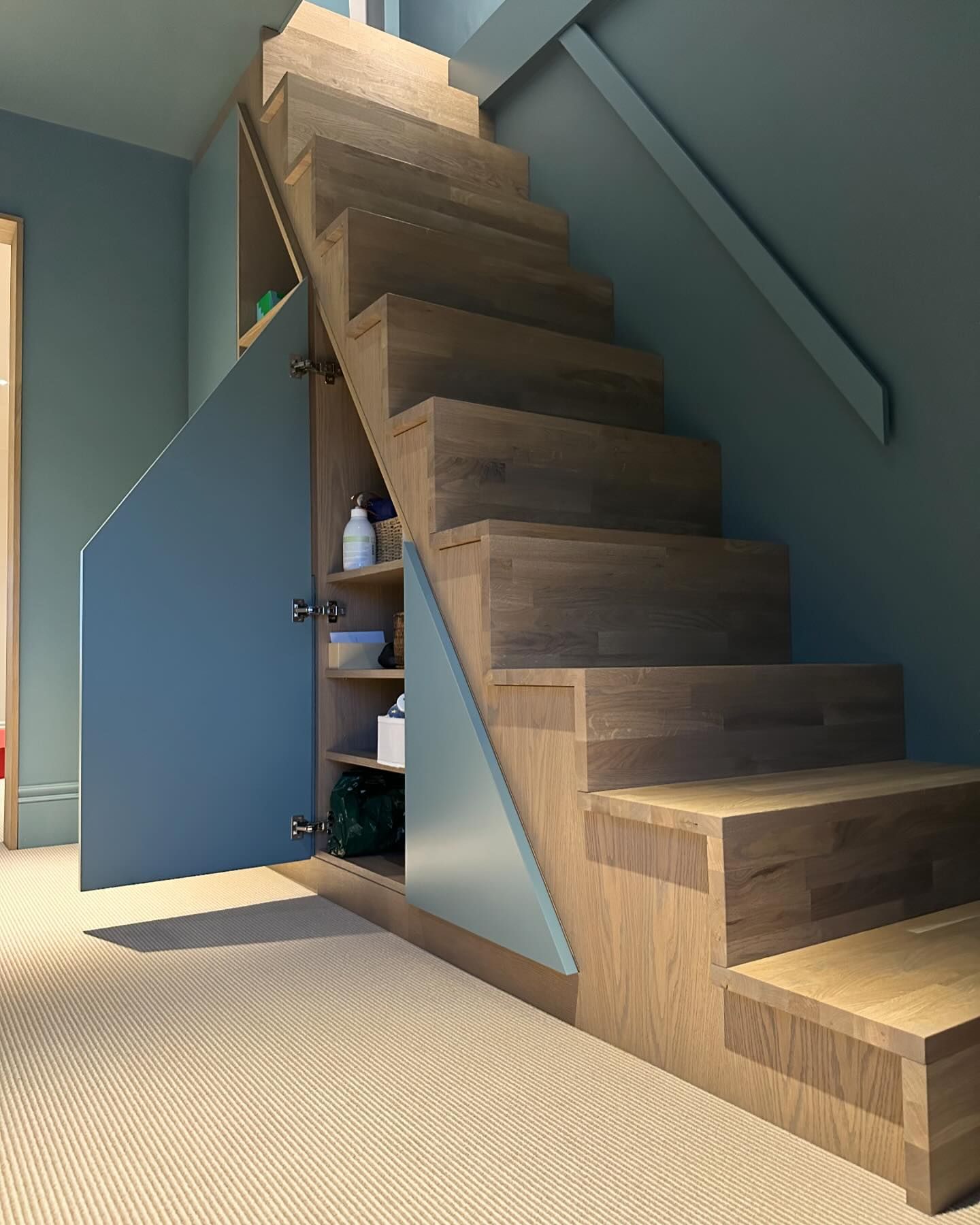 26 Storage Ideas Under the Stairs: Maximize Your Home's Efficiency ...