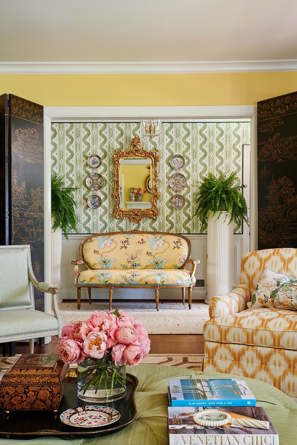 Explore 25 Creative Wallpaper Ideas to Revitalize Your Living Room Now ...