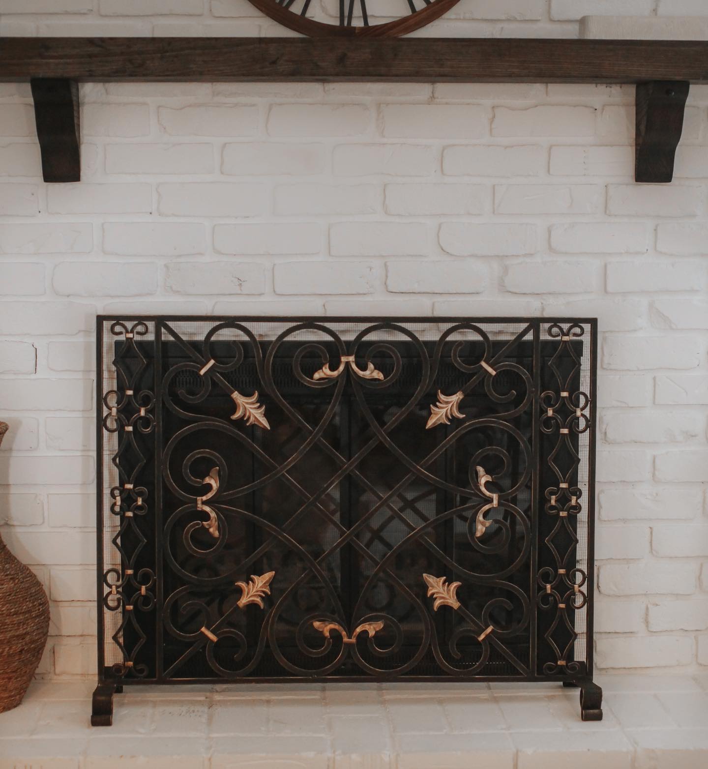 25 Fireplace Screen Ideas to Enhance Your Home's Warmth and Style ...