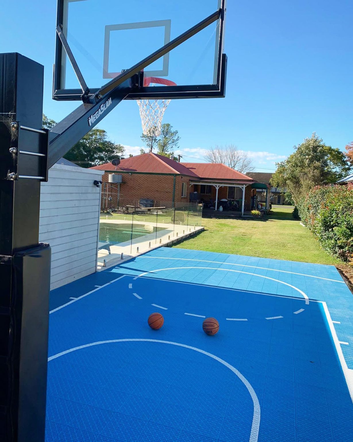 32 Backyard Basketball Court Ideas to Transform Your Outdoor Space ...