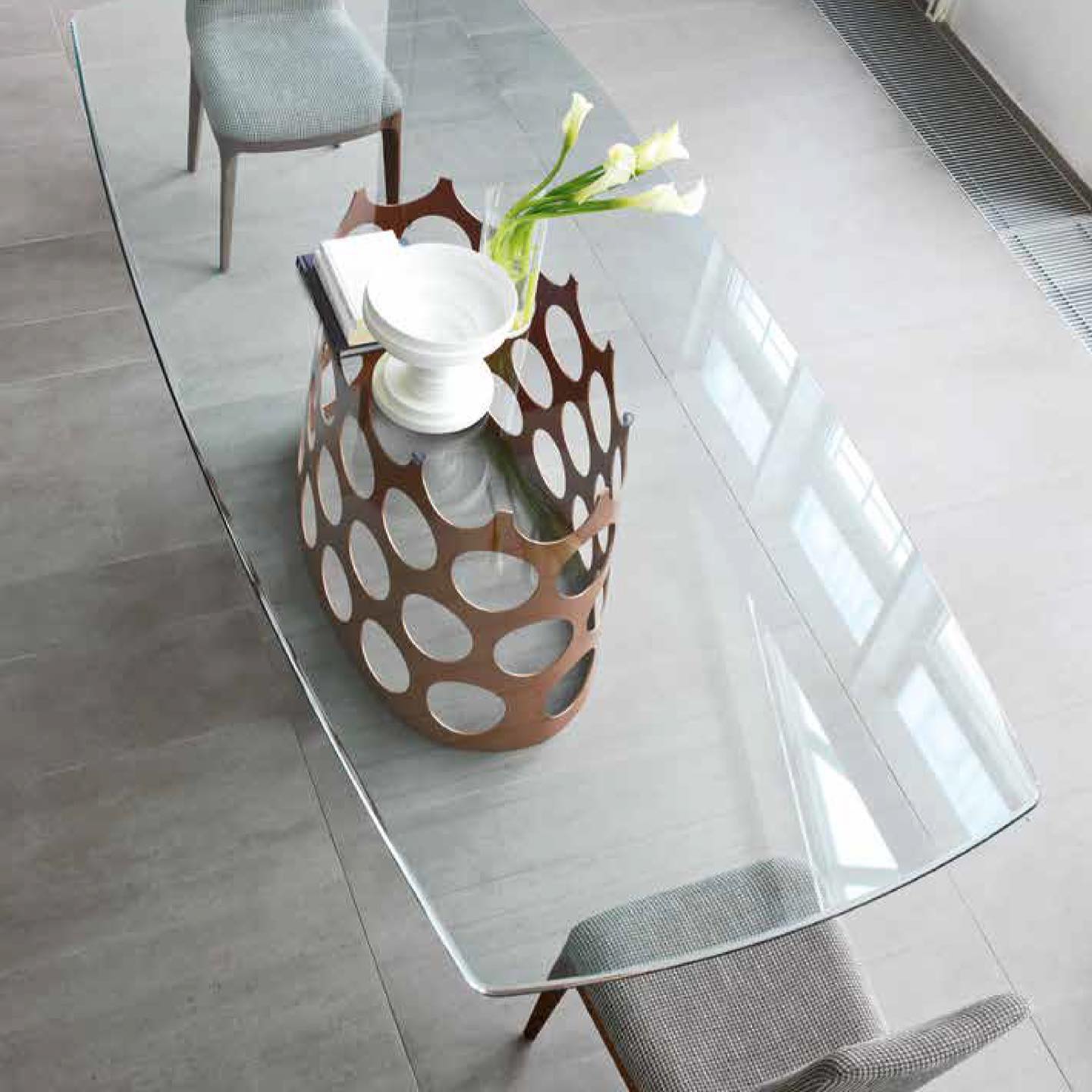 29 Glass Tables Ideas to Transform Your Living Room and Dining Space ...