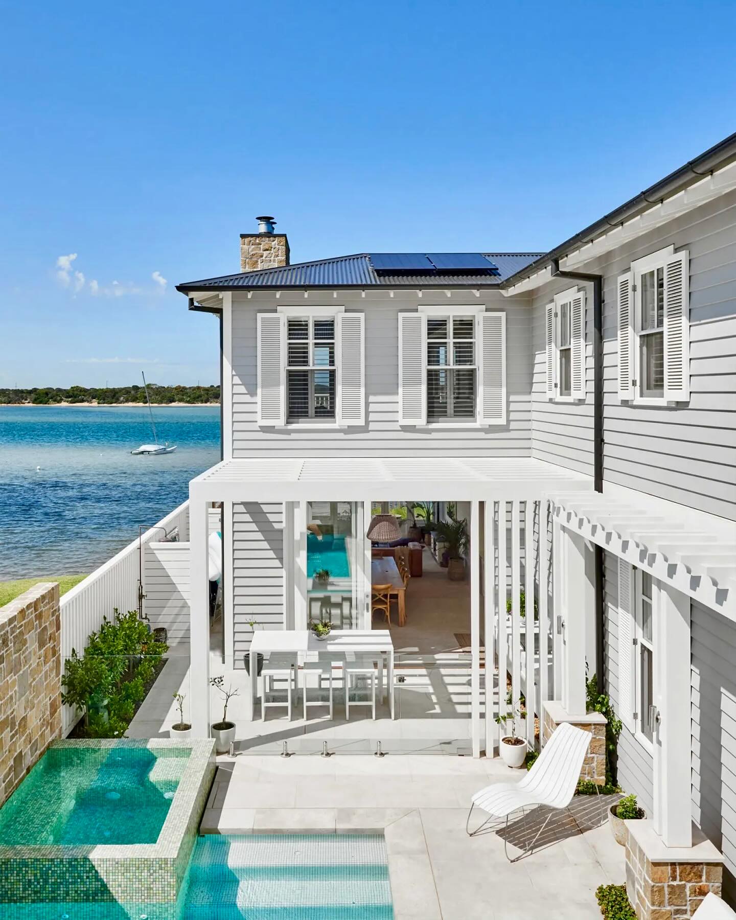 28 Coastal Cottage Exterior Designs to Inspire Your Dream Beachside ...