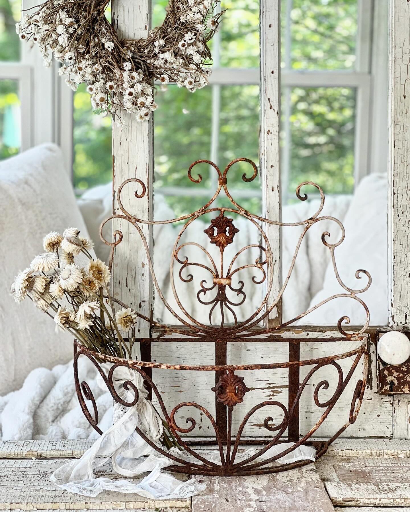 24 Inspiring Ideas for Decorating with Wrought Iron: Elevate Your Home ...