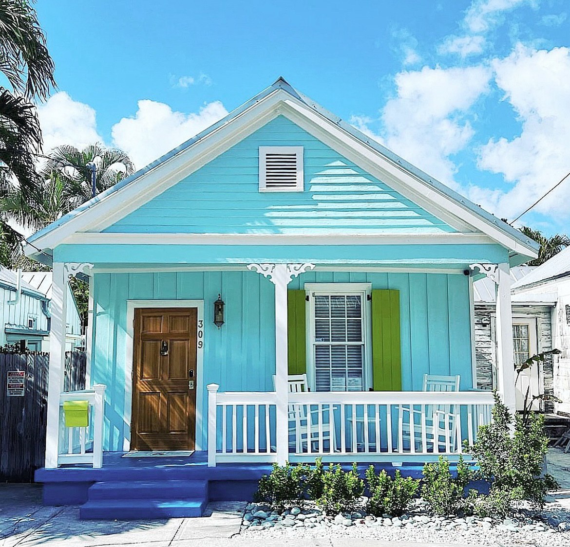 28 Coastal Cottage Exterior Designs to Inspire Your Dream Beachside ...