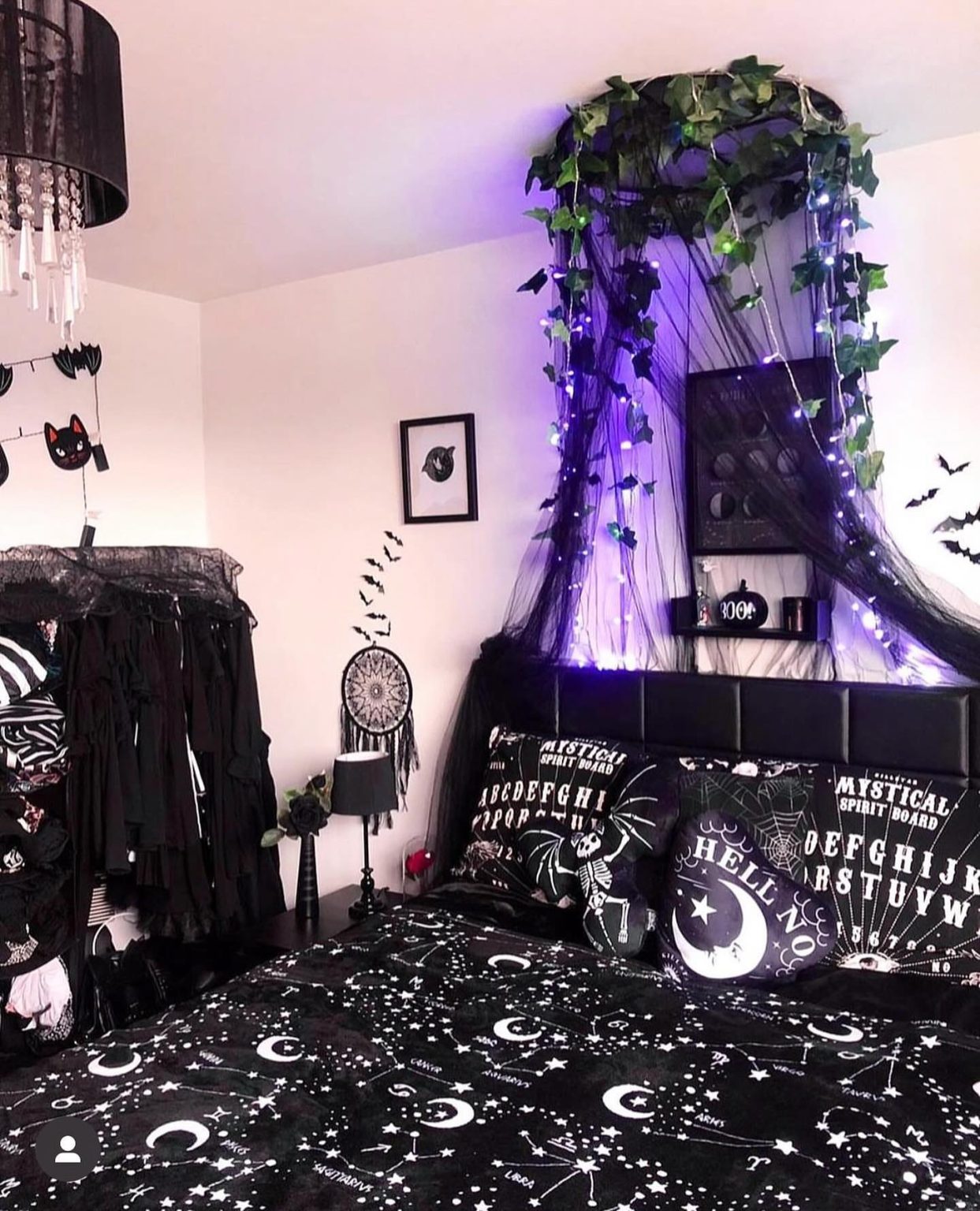 32 Gothic Bedroom Ideas: Transform Your Space with Dark Elegance and ...
