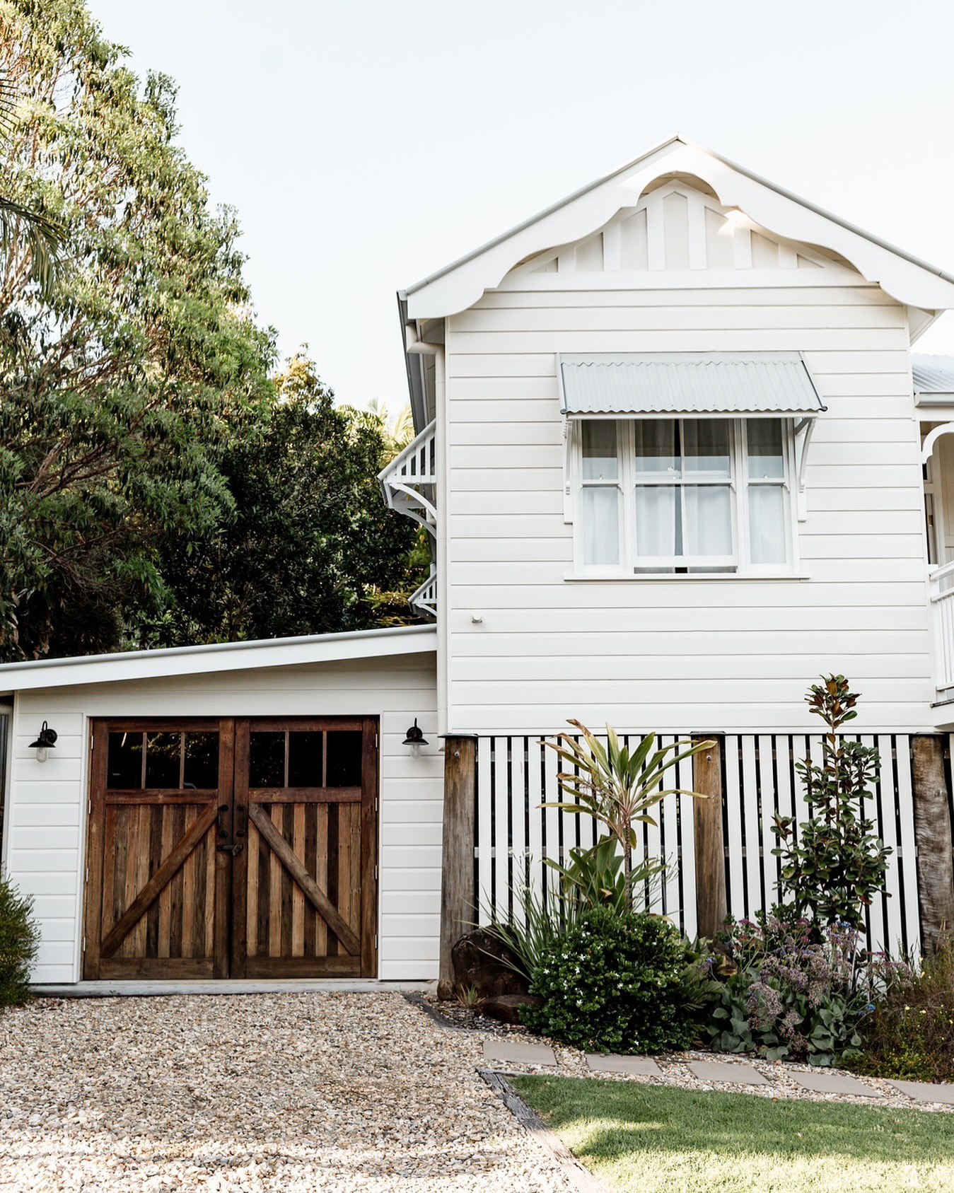 28 Coastal Cottage Exterior Designs to Inspire Your Dream Beachside ...