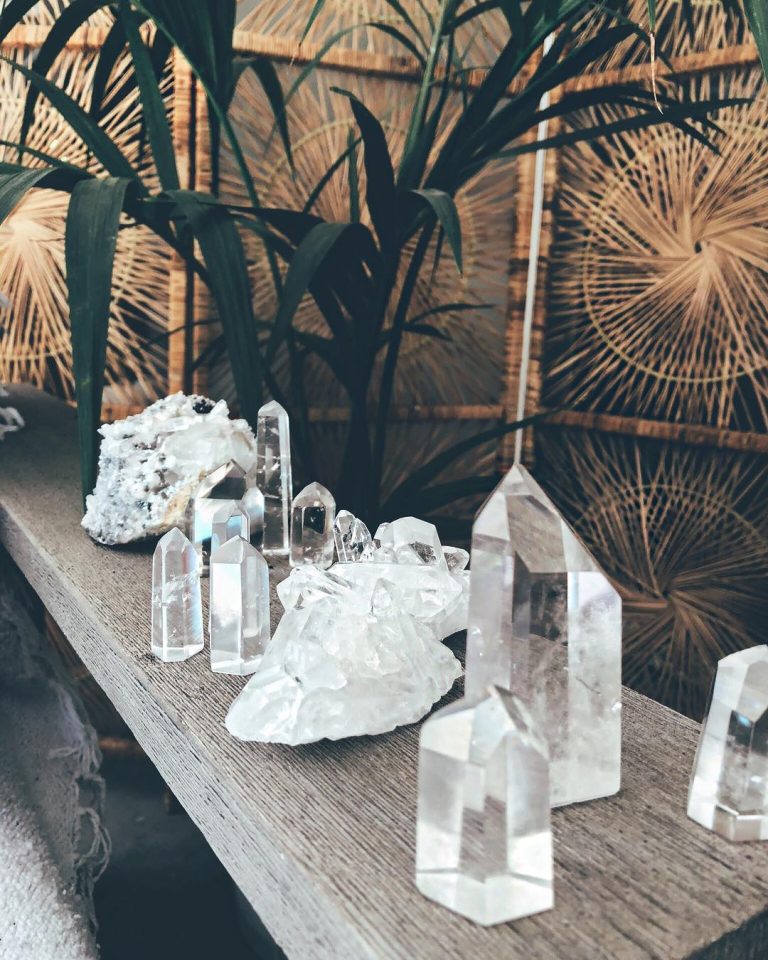 25 Crystal Decor Ideas to Transform Your Home with Elegance and Healing ...