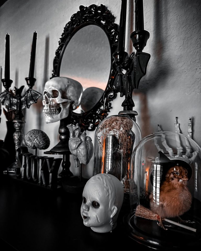 35 Gothic Decor Ideas to Transform Your Home into a Dark and Elegant ...