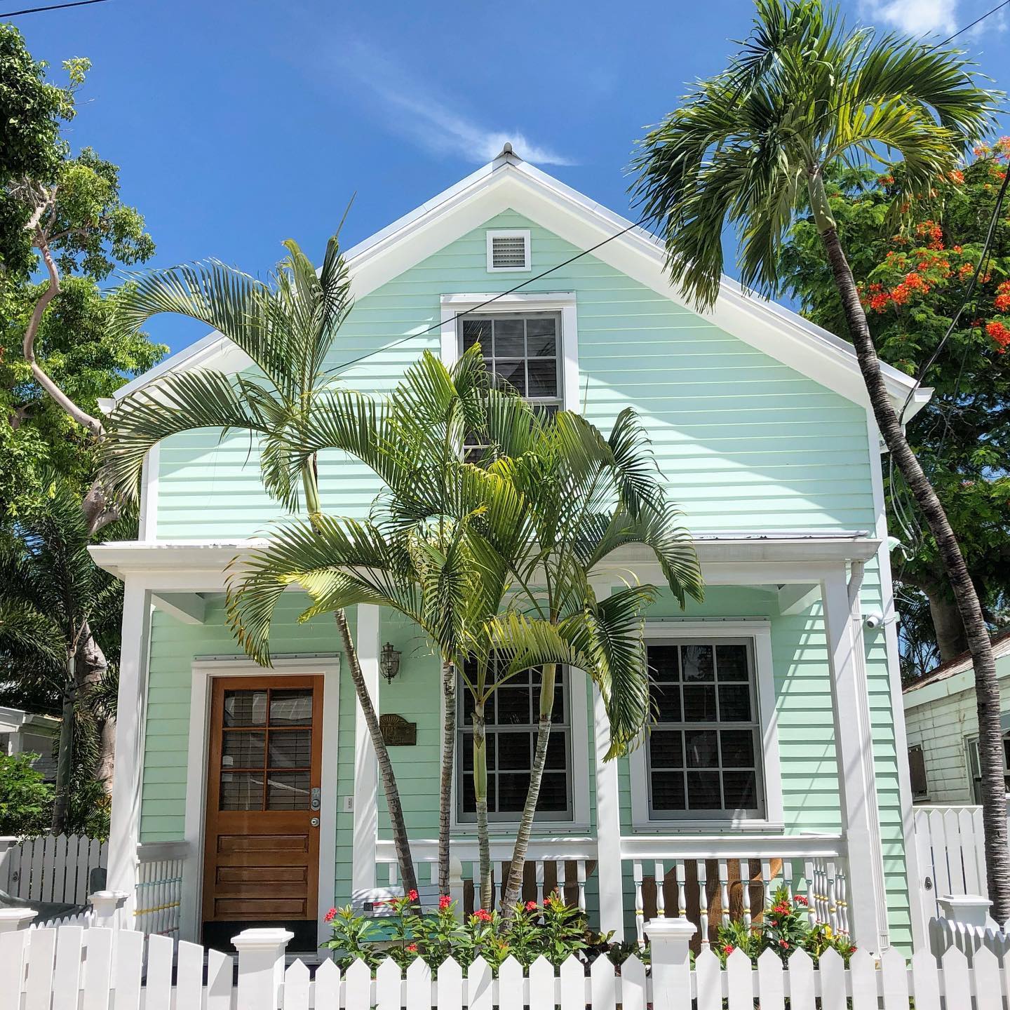 28 Coastal Cottage Exterior Designs to Inspire Your Dream Beachside ...