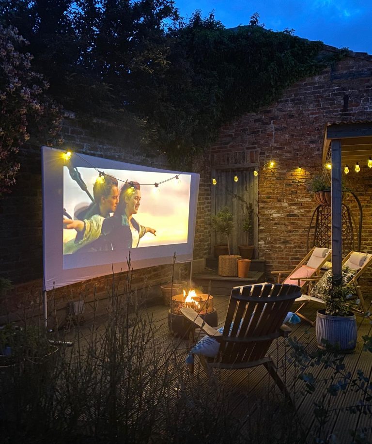 28 Outdoor Cinema Ideas for a Magical Movie Night Under the Stars ...