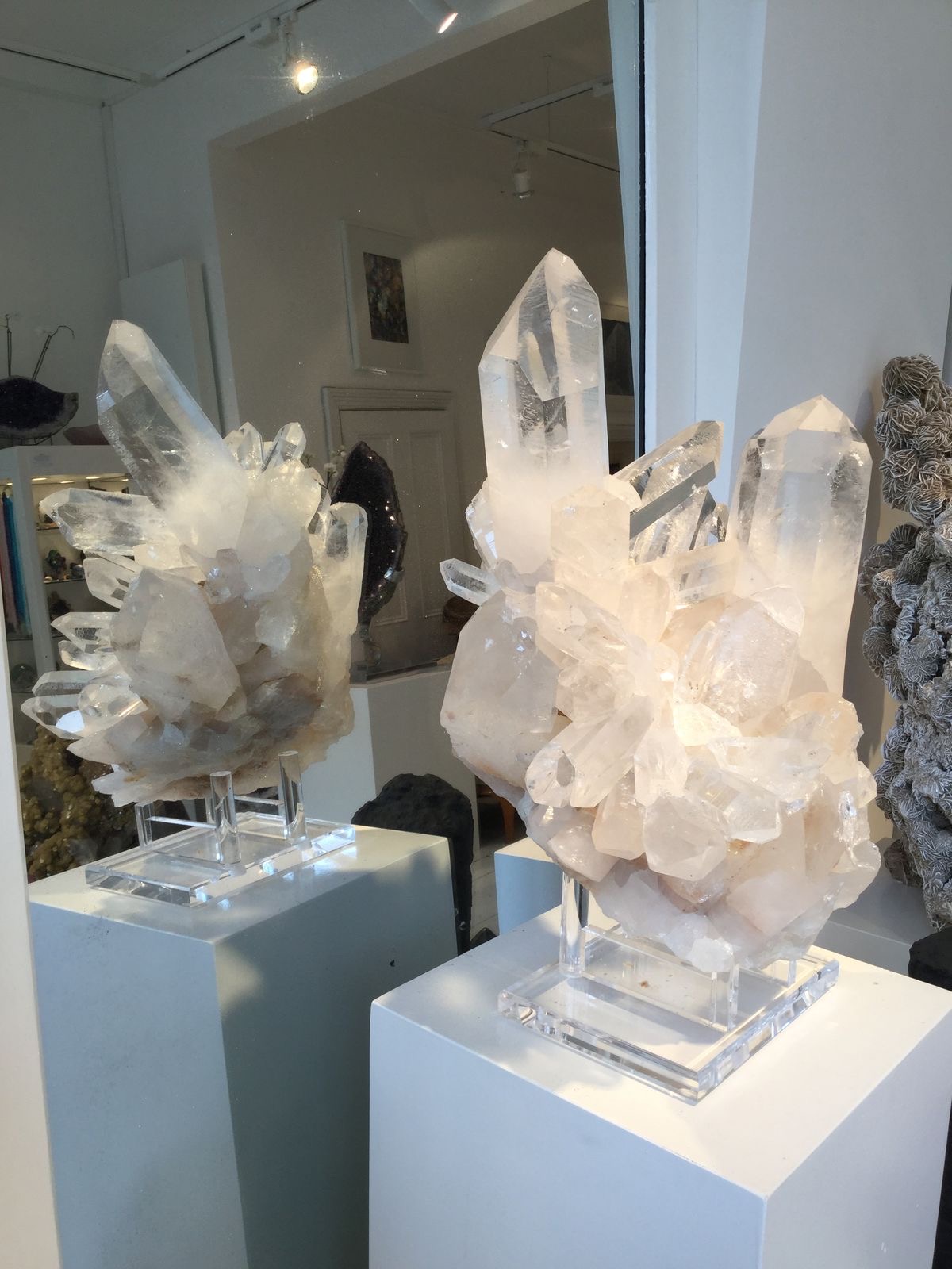 25 Crystal Decor Ideas to Transform Your Home with Elegance and Healing ...