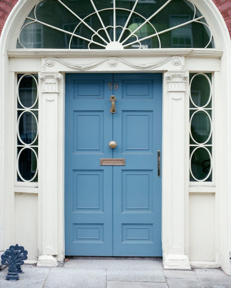 31 Amazing Door Color Ideas to Transform Your Home's Curb Appeal ...