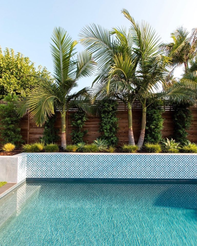 28 Tropical Landscape Ideas for Stunning Front Yards, Backyards, and ...
