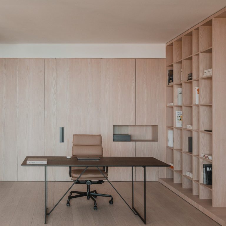 27 Minimalist Office Designs: Transform Your Workspace into a Modern ...