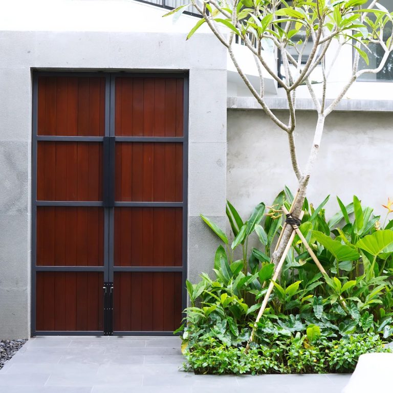 28 Tropical Landscape Ideas for Stunning Front Yards, Backyards, and ...