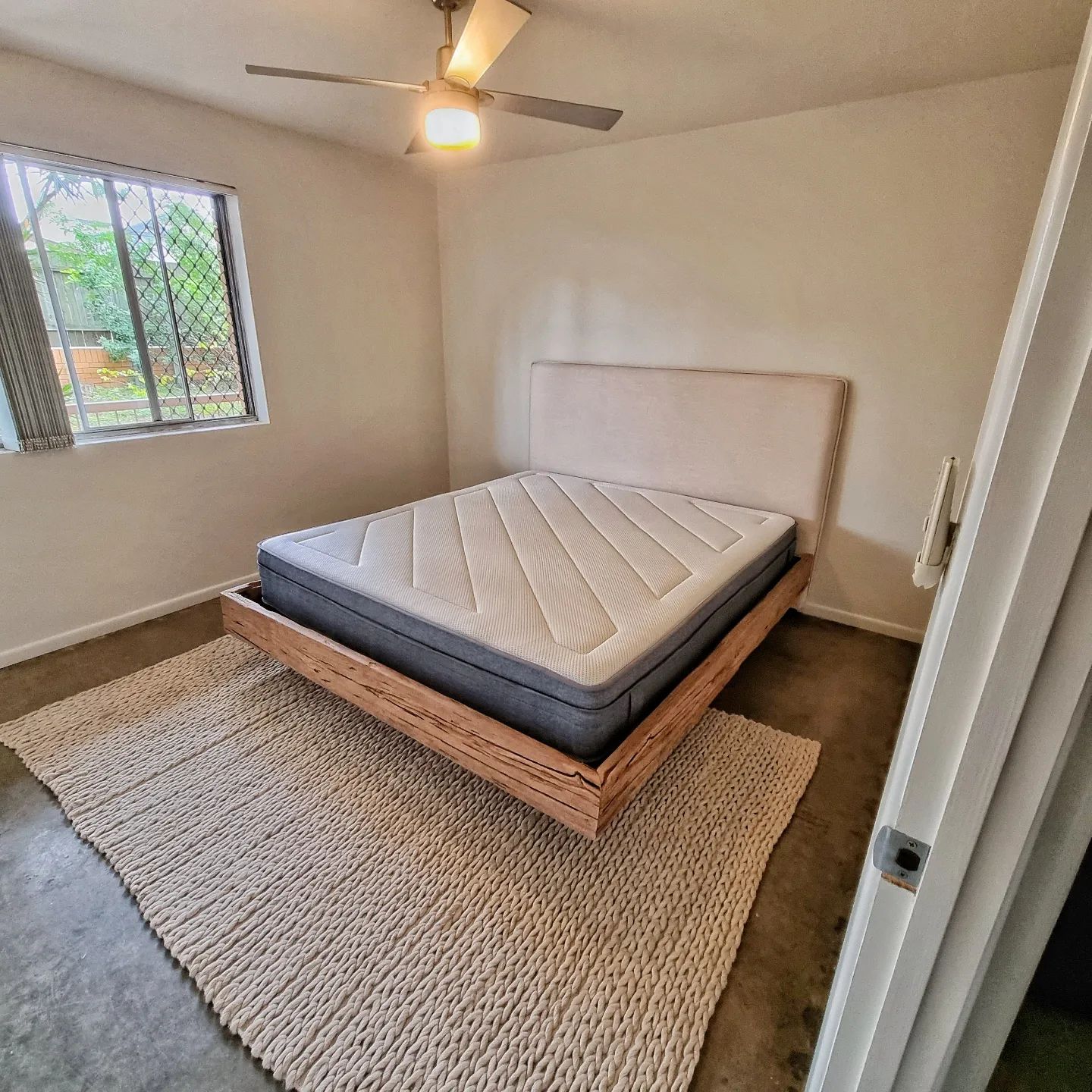 28 Floating Bed Ideas to Transform Your Bedroom with Modern Elegance ...