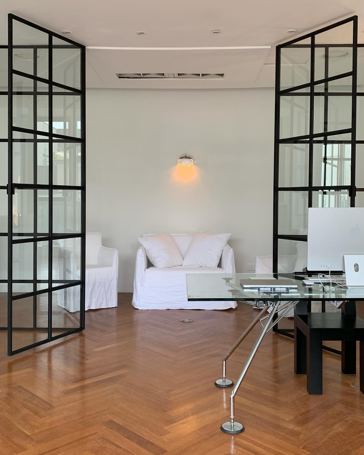 27 Minimalist Office Designs: Transform Your Workspace into a Modern ...