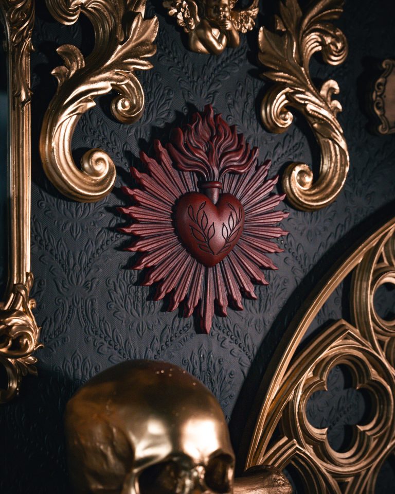 35 Gothic Decor Ideas to Transform Your Home into a Dark and Elegant ...