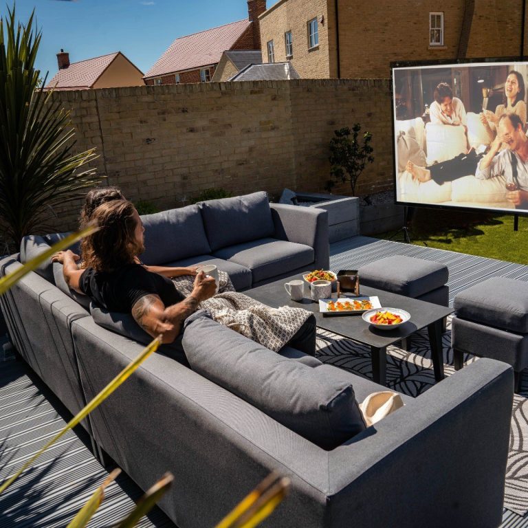 28 Outdoor Cinema Ideas for a Magical Movie Night Under the Stars ...