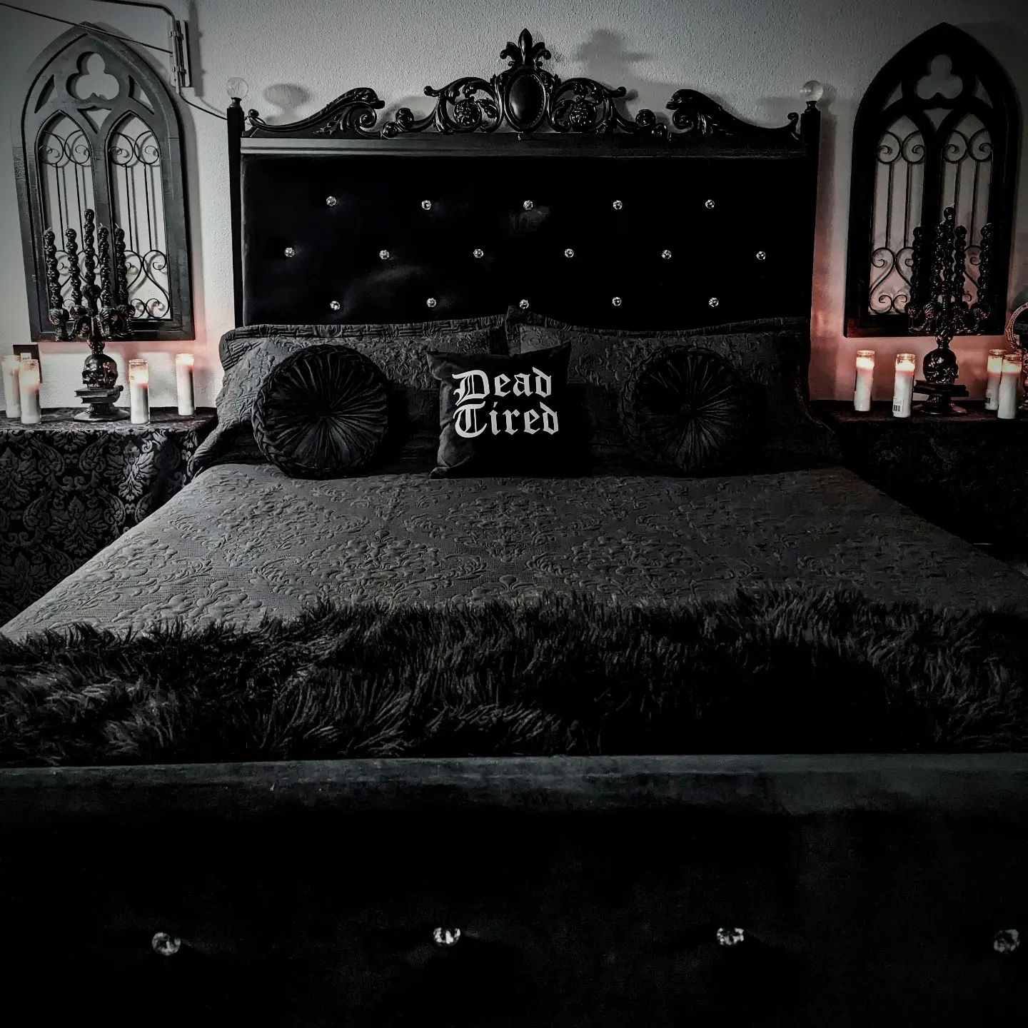 32 Gothic Bedroom Ideas: Transform Your Space with Dark Elegance and ...