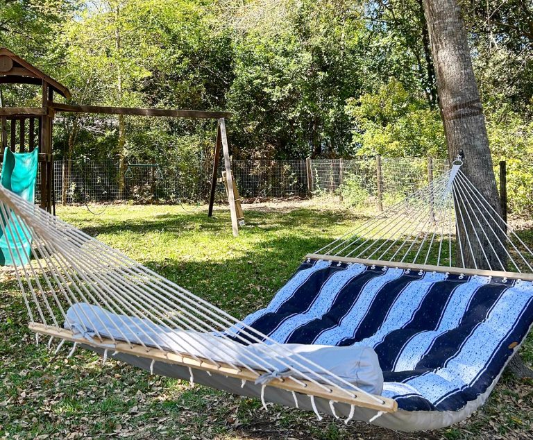 25 Backyard Hammock Ideas for Creating a Cozy and Stylish Outdoor ...