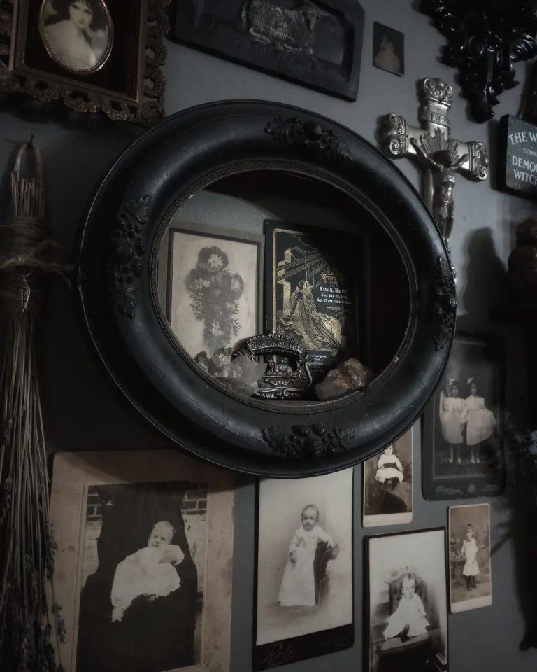 35 Gothic Decor Ideas to Transform Your Home into a Dark and Elegant ...