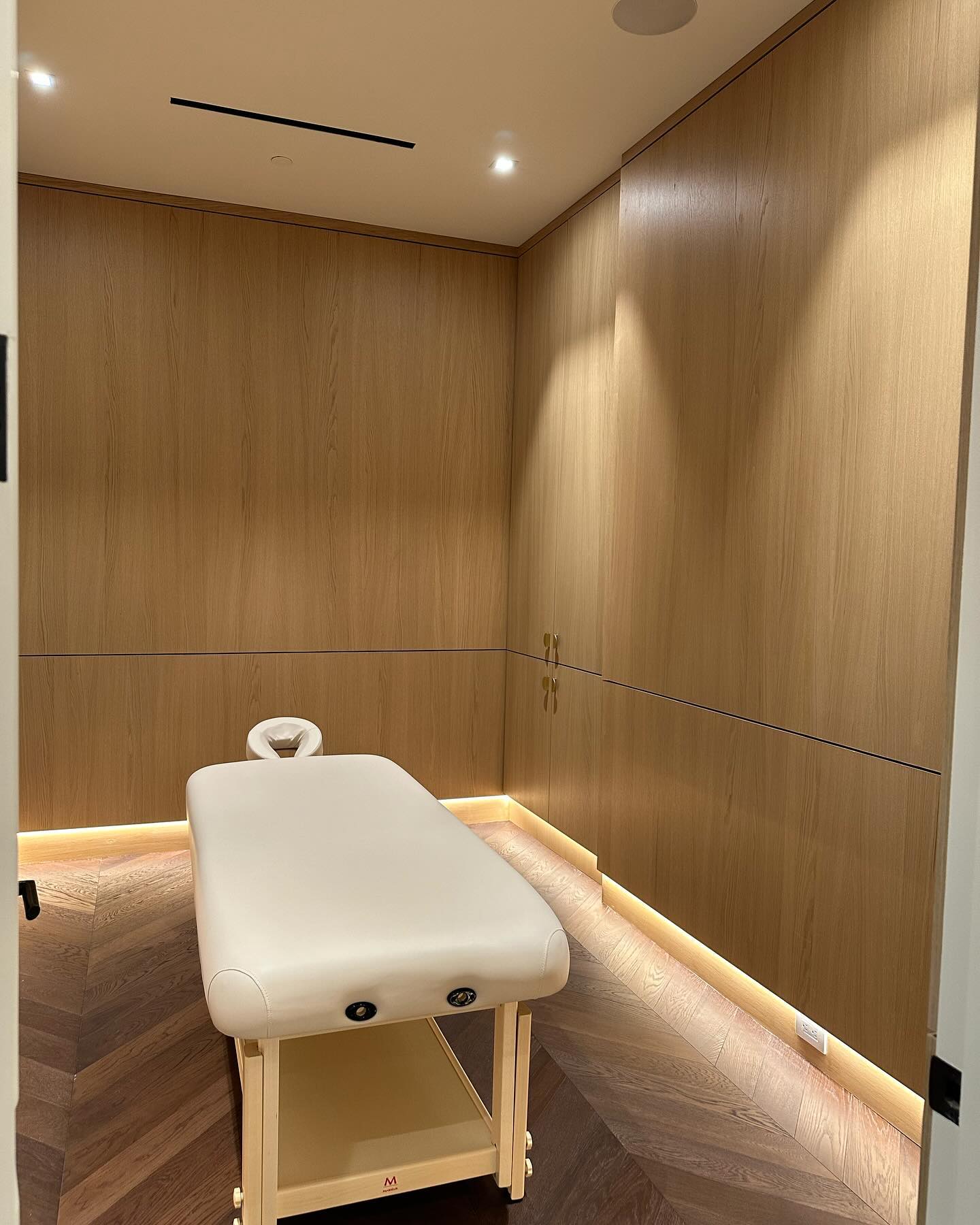 35 Massage Room Ideas: Transform Your Space into a Relaxing Zen ...