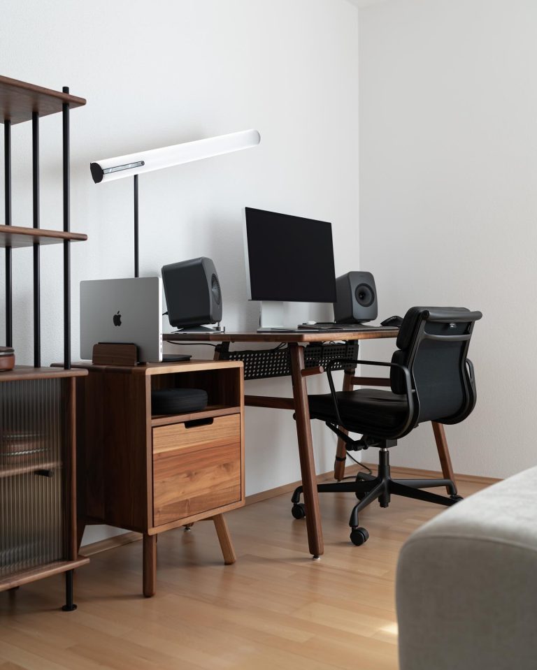 27 Minimalist Office Designs: Transform Your Workspace into a Modern ...