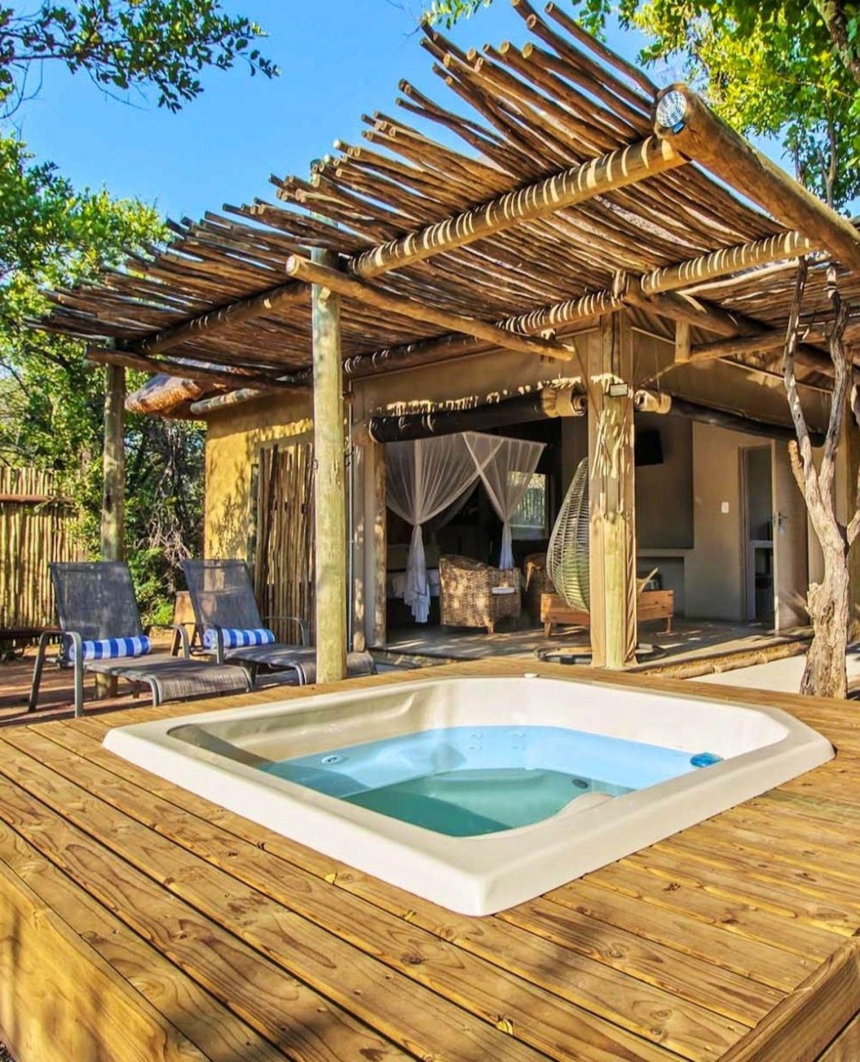 Discover 26 Outdoor Jacuzzi Ideas to Transform Your Patio and Backyard ...