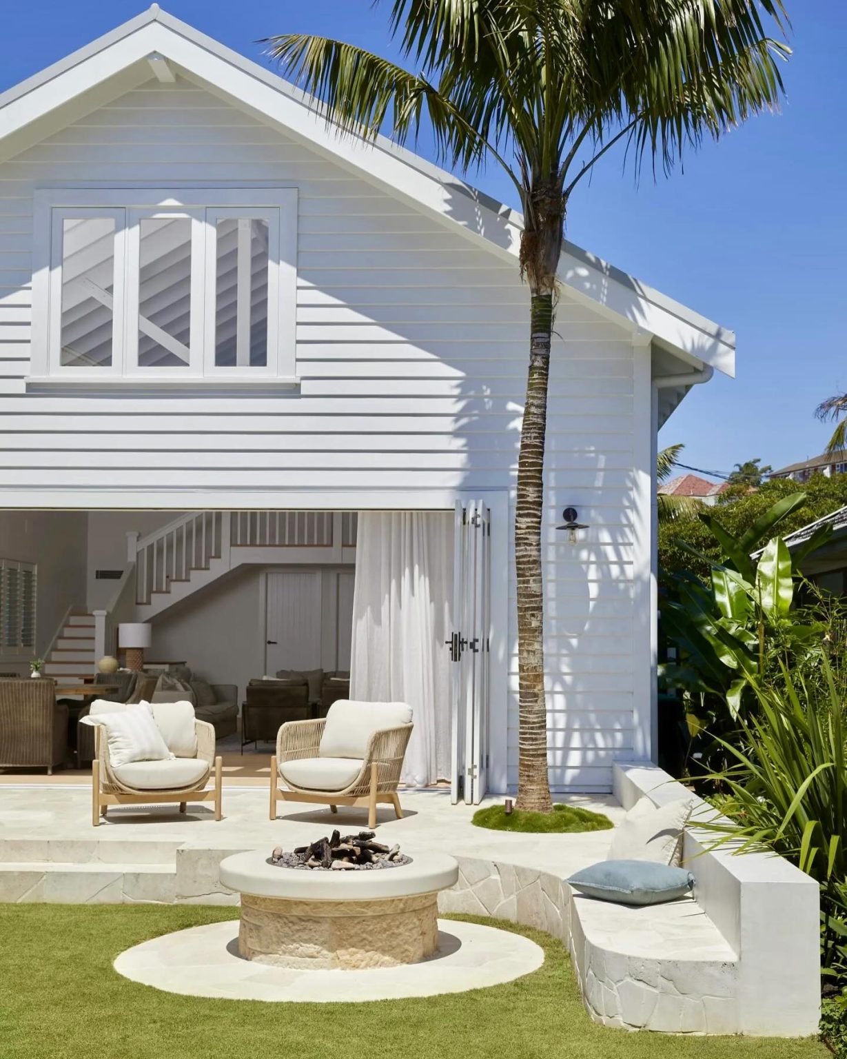 28 Coastal Cottage Exterior Designs to Inspire Your Dream Beachside ...