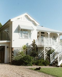 28 Coastal Cottage Exterior Designs to Inspire Your Dream Beachside ...