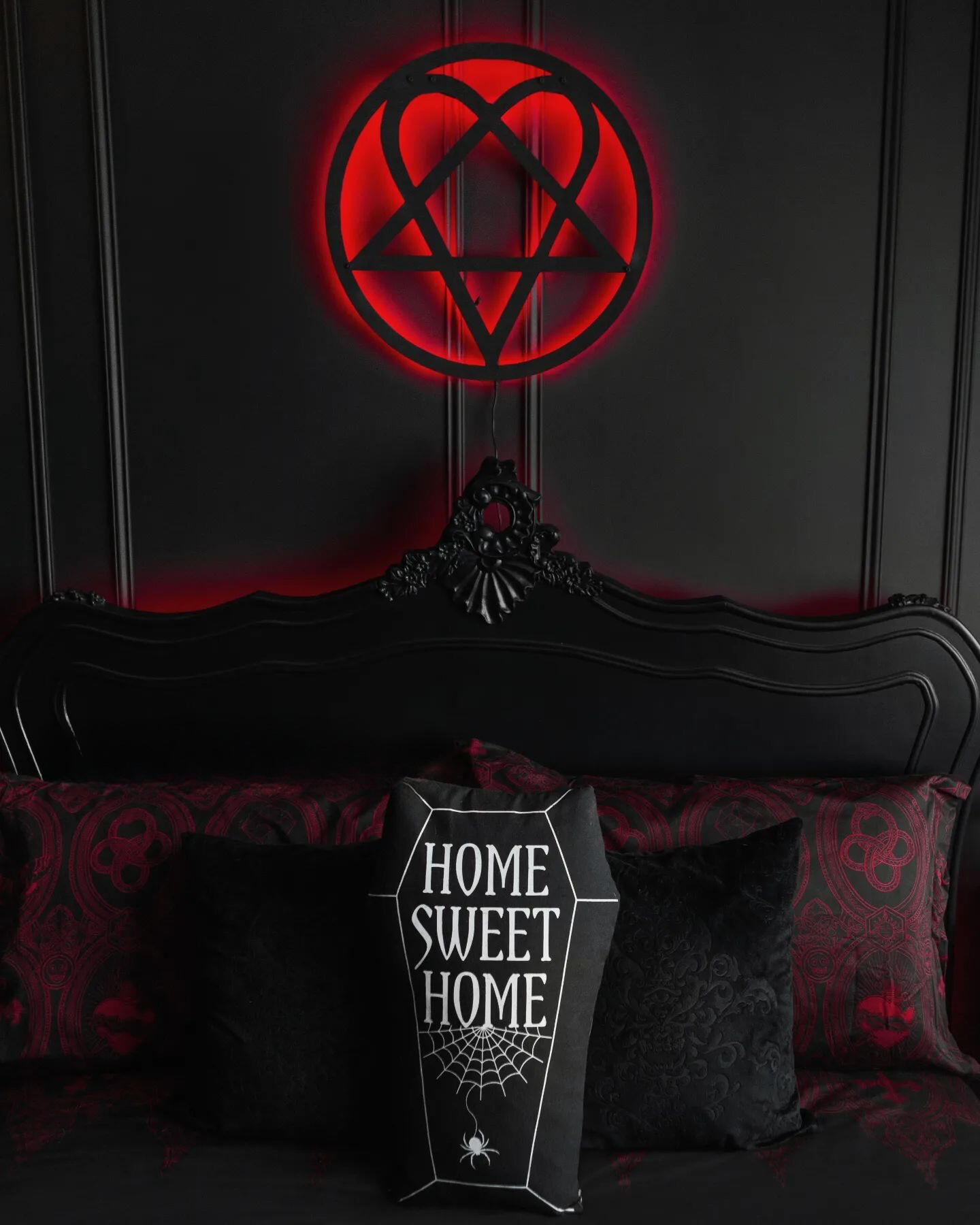 35 Gothic Decor Ideas to Transform Your Home into a Dark and Elegant ...